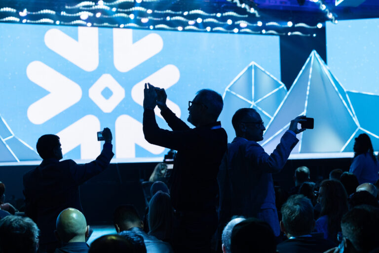 AWS en Snowflake verdiepen partnerschap met 6 miljard dollar ...